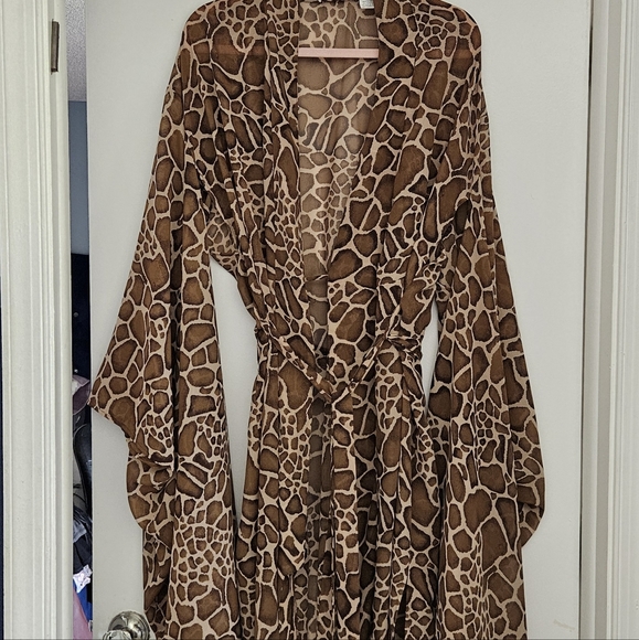 Rhonda Shear | Intimates & Sleepwear | Gorgeous Sexy Giraffe Print Robe ...